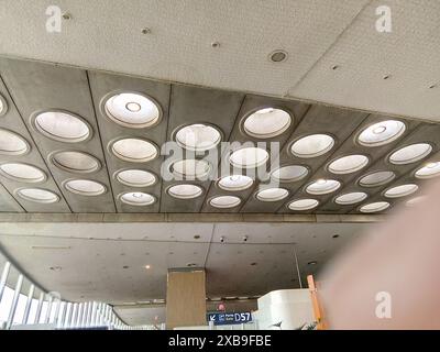 Aeroport Roissy Charles de Gaulle. Aeroports de Paris ADP. Trafic ...