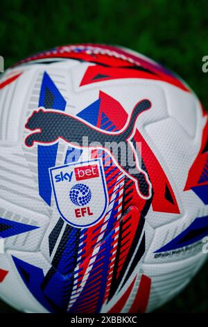 PUMA SKYBET EFL OFFICIAL MATCHBALL 2024/25 Stock Photo - Alamy