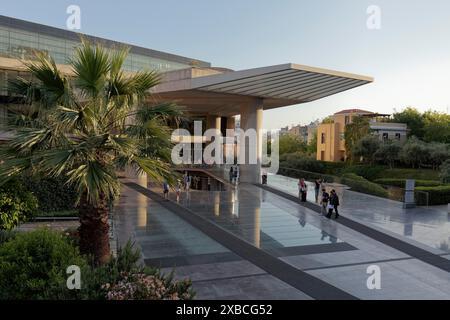Modern Acropolis Museum, entrance with canopy, architect Bernard ...