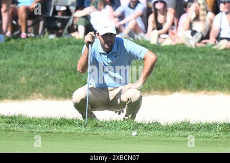 Scottie Scheffler prepares to putt on the 9th green during the first ...