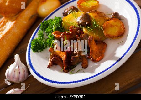 Fried girolles with potatoes and chicken hearts Stock Photo - Alamy
