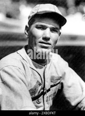 Dizzy Dean of the St. Louis Cardinals warms up before the start of the ...