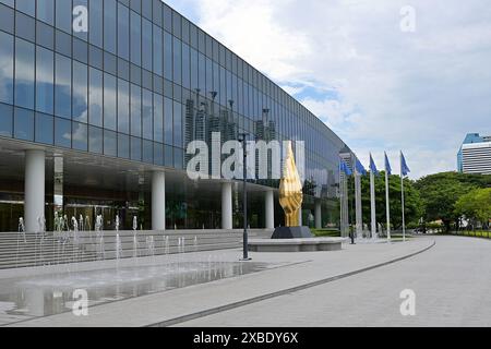 Lake side frontage of the Queen Sirikit National Convention Center ...