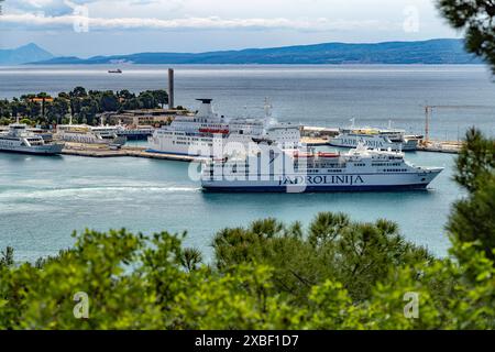 Jadrolinija Fähren im Hafen von Split, Kroatien, Europa | Jadrolinija ferry at the harbour in ...