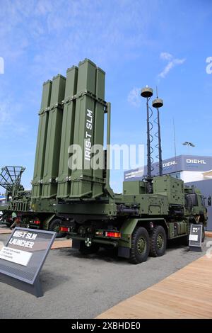 Ein bodengestütztes Flugabwehrraketen-System vom Typ IRIS-T SLM ...