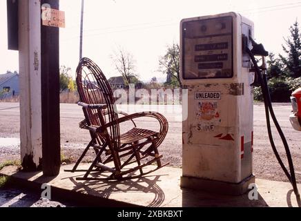 Vintage Gas Station Spirit Mountain Washington Stock Photo - Alamy