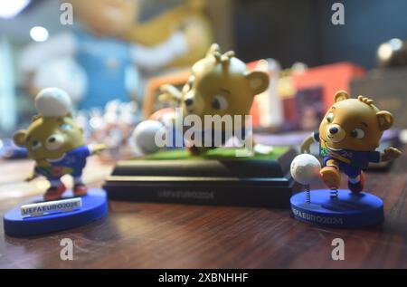 HANGZHOU, CHINA - JUNE 13, 2024 - Customers buy German national team T ...