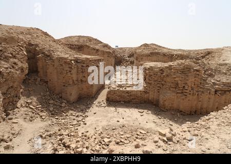 The ancient 7000 years old ruins of Uruk in the Iraqi city of Muthanna ...
