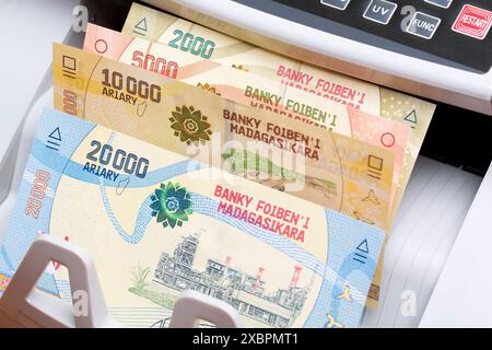 Malagasy money - ariary in the counting machine Stock Photo - Alamy