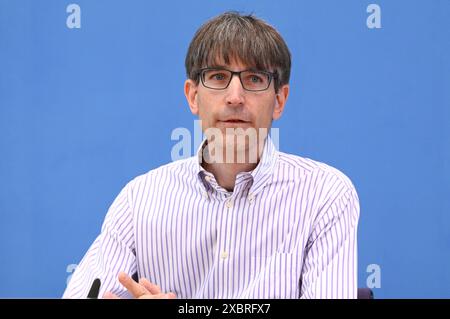 Claudio Jax bei der Bundespressekonferenz Rechtsanspruch auf ein ...