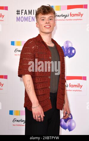 Sänger Iggi Kelly bei der Sternstunden-Gala 2025 in der Frankenhalle in ...