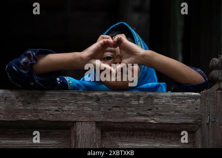 Kashmiri girl, Shah Hamdan Shrine Stock Photo - Alamy