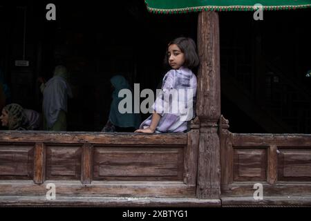 Kashmiri girl, Shah Hamdan Shrine Stock Photo - Alamy
