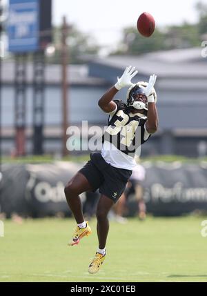 New Orleans Saints cornerback Kool-Aid McKinstry (4) praying before of ...