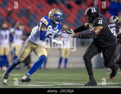 Winnipeg Blue Bombers' Willie Jefferson, right, rushes Calgary Stampeders quarterback Vernon ...