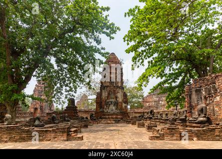 A picture of the Wat Mahathat Temple Stock Photo - Alamy