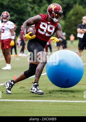 Washington Commanders defensive end Clelin Ferrell (99) rushes during ...