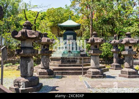 The cemetery behind the Great Hall in Zojoji, where Tokugawa shoguns were buried. Tokyo Tower in ...