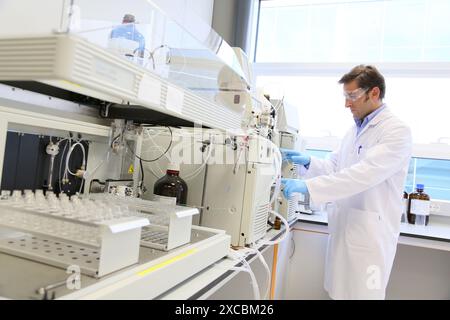 HPLC-MS High Performance Liquid Chromatography-Mass Spectrometry ...