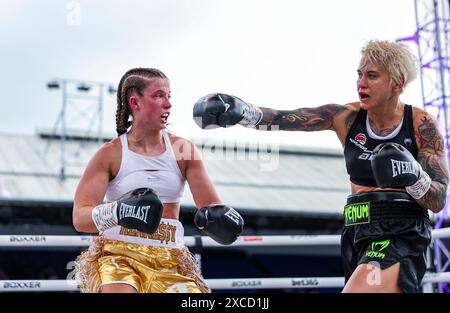 Dorota Norek (left) and Francesca Hennessy in the bantamweight bout at ...