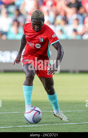 Kansas City Current forward Temwa Chawinga (6) runs up field during an ...