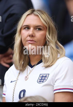 Harry KANE, England 9 Harry Kane s wife Kate, children Ivy (6 ...