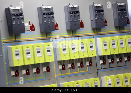 Smart electric meters. LV Meters for AMI Applications. Euskadiko Parke ...