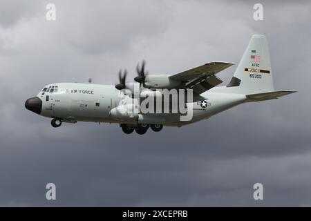 Lockheed WC-130 Hercules Hurricane Hunter of the USAF Weather ...