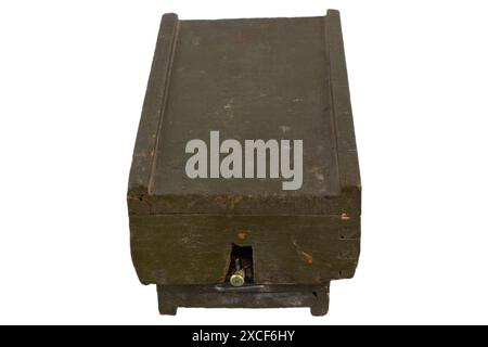 The PMD-6, PMD-7 and PMD-57 series primitive land mine from Soviet ...