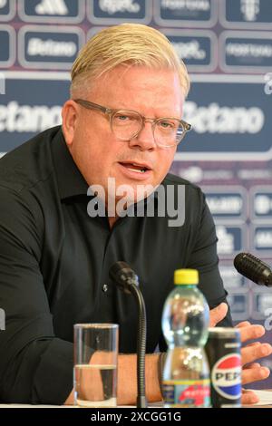 ROTTERDAM - The new Feyenoord coach Brian Priske and the recruited ...