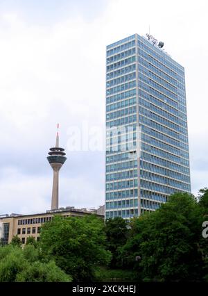 Blick auf das ehemalige Mannesmann Hochhaus am Mannesmann Ufer in ...