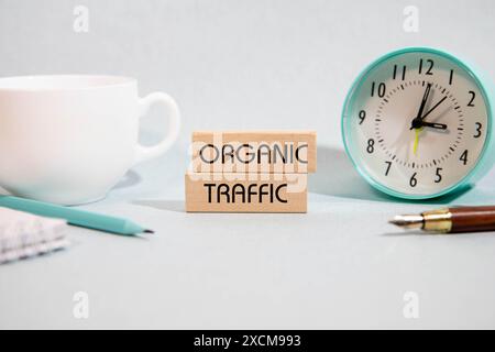 Paper clips on the table Stock Photo - Alamy