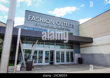 fashion outlets mall in niagara falls ny us Stock Photo - Alamy