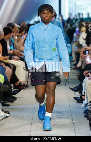 SIMON CRACKER Menswear Spring-Summer 2027 runway during Milan Fashion ...