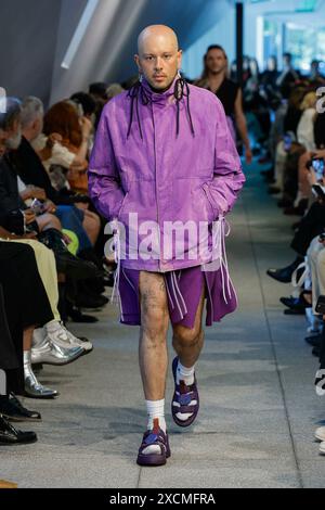 SIMON CRACKER Menswear Spring-Summer 2027 runway during Milan Fashion ...