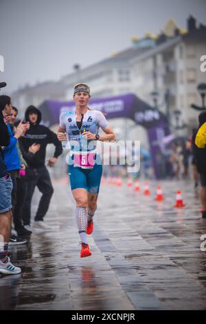 Stephanie Clutterbuck participating in the Zarauz Triathlon (Spain ...