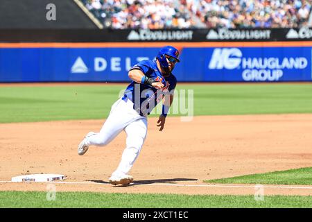 New York Mets DJ Stewart #29 scores during the second inning of the ...