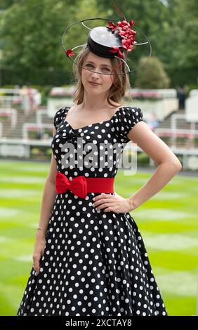 Professional Racing Photographer Francesca Altoft, wears a pretty polka ...