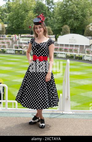 Professional Racing Photographer Francesca Altoft, wears a pretty polka ...