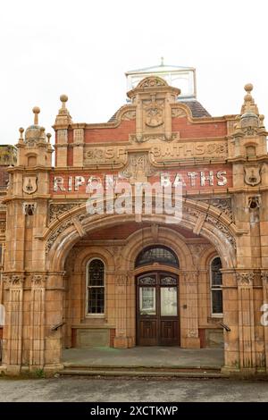 Entrance to Ripon Spa Gardens Stock Photo - Alamy