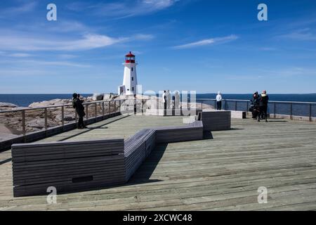 Peggy's Point Lighthouse and wooden viewing platform in Peggy's Cove ...