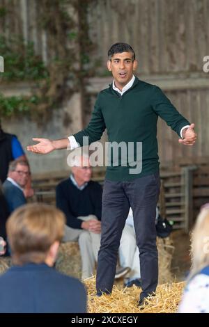 Prime Minister Rishi Sunak, with farm owner Rachel Rowlinson (right ...