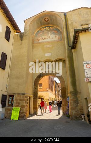 city gate Porta al Murello o Porta al Prato, Pienza, Tuscany, Italy ...
