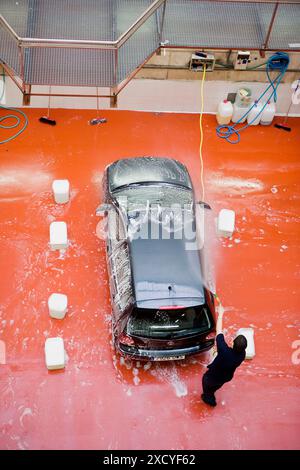 Cars washing place Stock Photo - Alamy