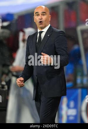 Portugal coach Roberto Martinez stands by the bench before the World ...