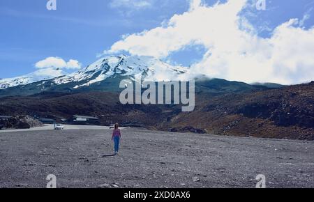 Cloud inversion and Mount Ruapehu from the parking lot Stock Photo - Alamy