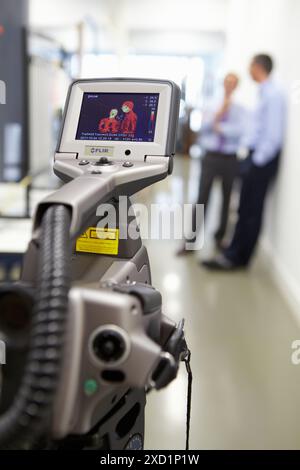 Thermographic camera capture temperature of objects by means of IR ...