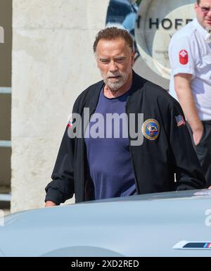 Arnold SCHWARZENEGGER at the Park Hyatt Hotel Café in Vienna, Austria ...