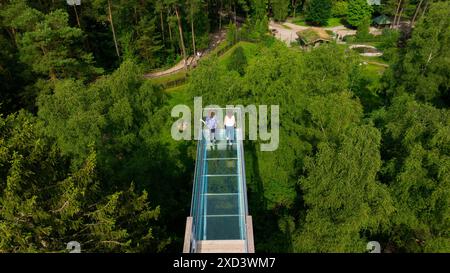 PRODUCTION - 18 June 2024, Lower Saxony, Hanstedt: Katharina Matzke (l ...