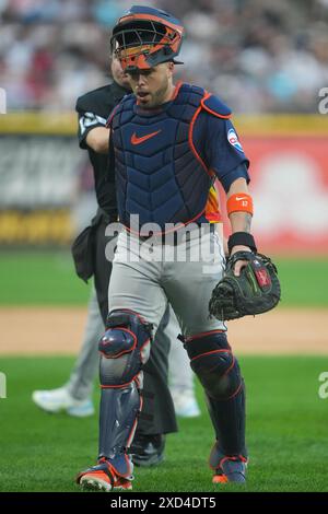 Houston Astros catcher Victor Caratini (17) draws a walk in the first ...